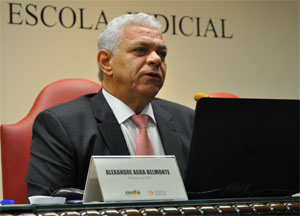 Em aula na Escola Judicial, ministro do TST sugere critérios objetivos ...