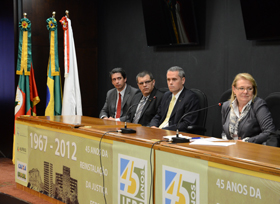 TRT4 presente na comemoração dos 45 anos de reinstalação da Justiça ...